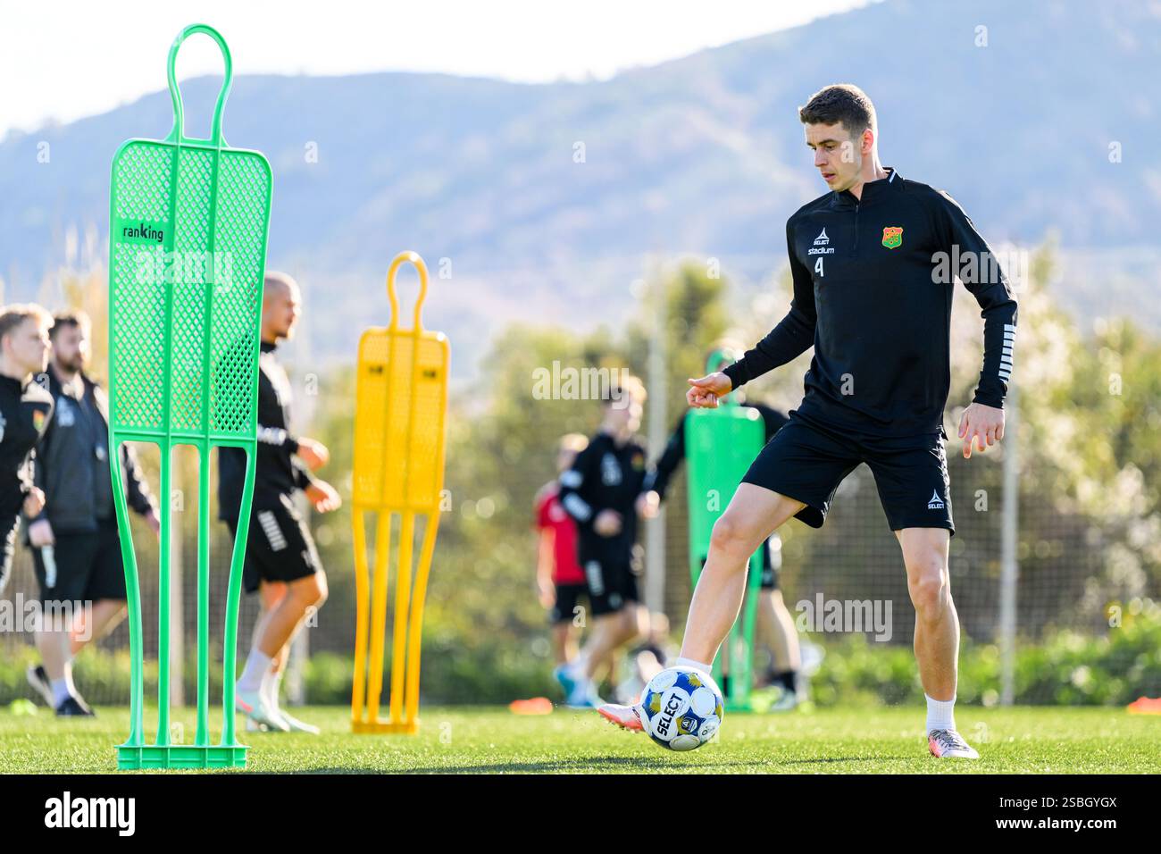 250202 GAIS Oskar Ågren under en fotbollsträning med GAIS den 2 ...