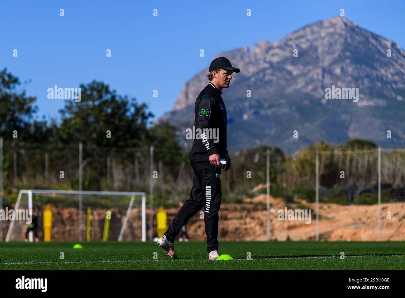 Albir, Spanien. 03rd Feb, 2025. 250202 GAIS tränare Fredrik Holmberg under en fotbollsträning ...