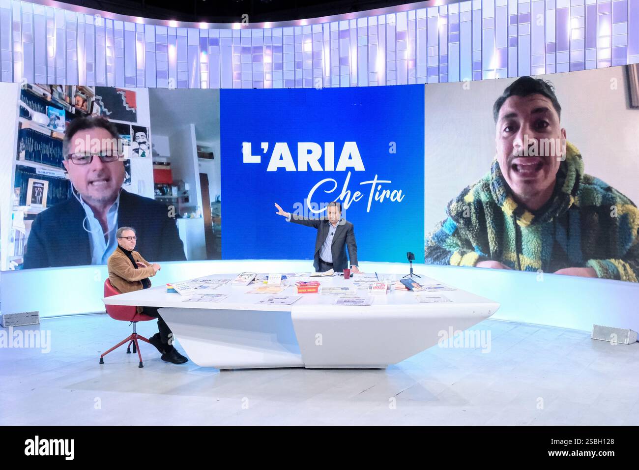 Confronto acceso tra l' On. Francesco Emilio Borrelli AVS e l ...