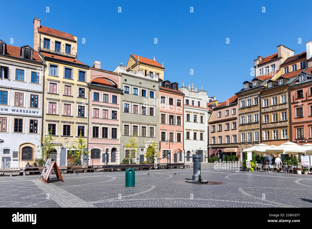 Old Town Market Square with historic buildings city in Warsaw, Poland ...