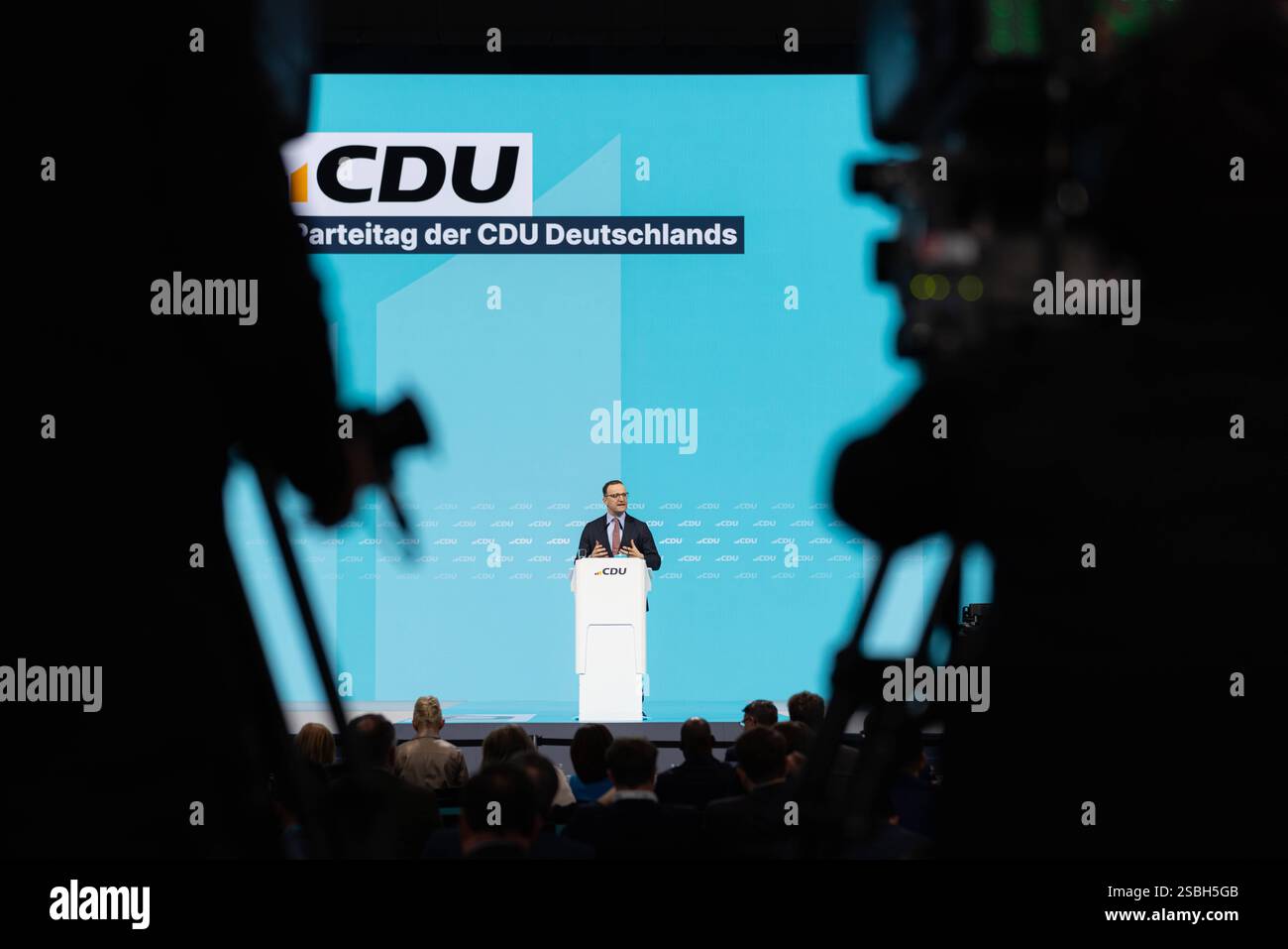 37. Parteitag der CDU Deutschlands Deutschland, CityCube Berlin den 03.02.2025: MdB Jens Spahn ...