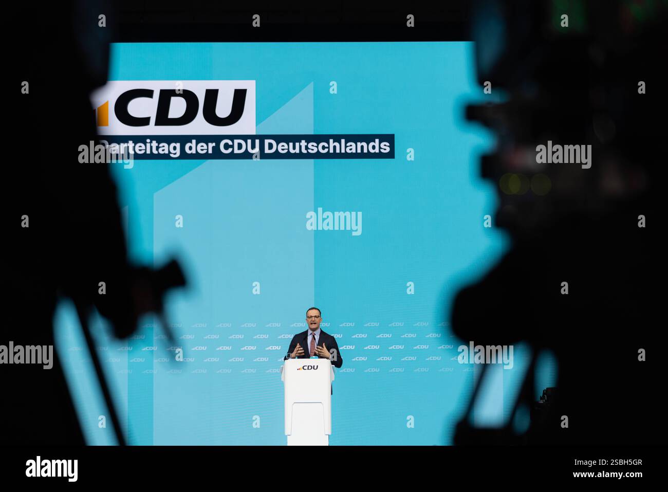 37. Parteitag der CDU Deutschlands Deutschland, CityCube Berlin den 03.02.2025: MdB Jens Spahn ...