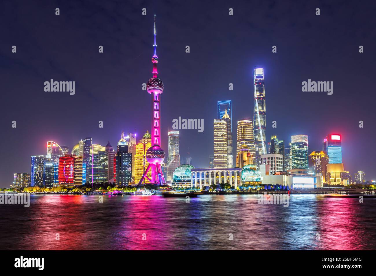 Shanghai skyline at the Bund with Oriental Pearl Tower Huangpu river ...