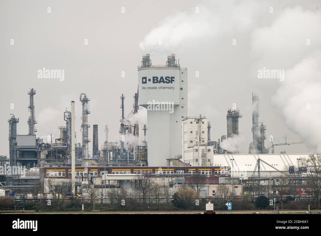 Industrieanlage BASF Ludwigshafen , Deutschland, Ludwigshafen, Rheinland-Pfalz, 03.02.2025 ...