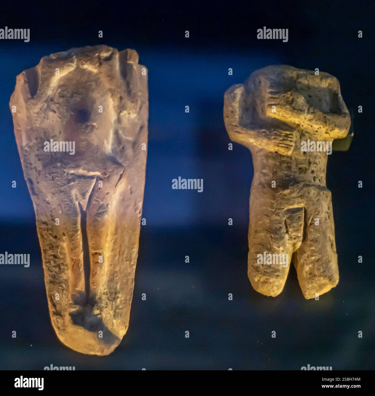 Human figurines, terra cotta, Bronze Age, 2000- 1550 BC, Assyrian ...