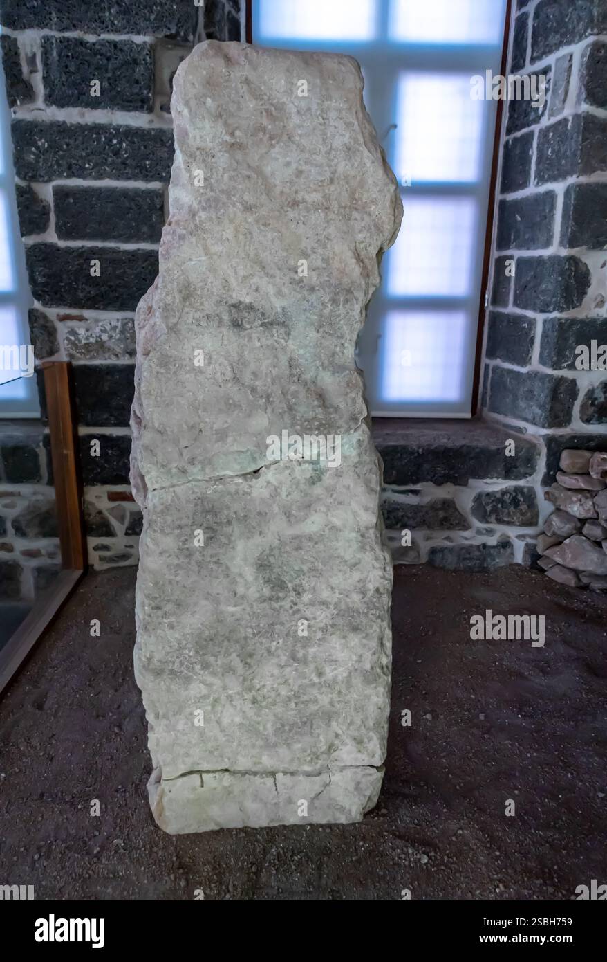Standing stone, Early cell building subphase, 7500 bc, Diyarbakır ...