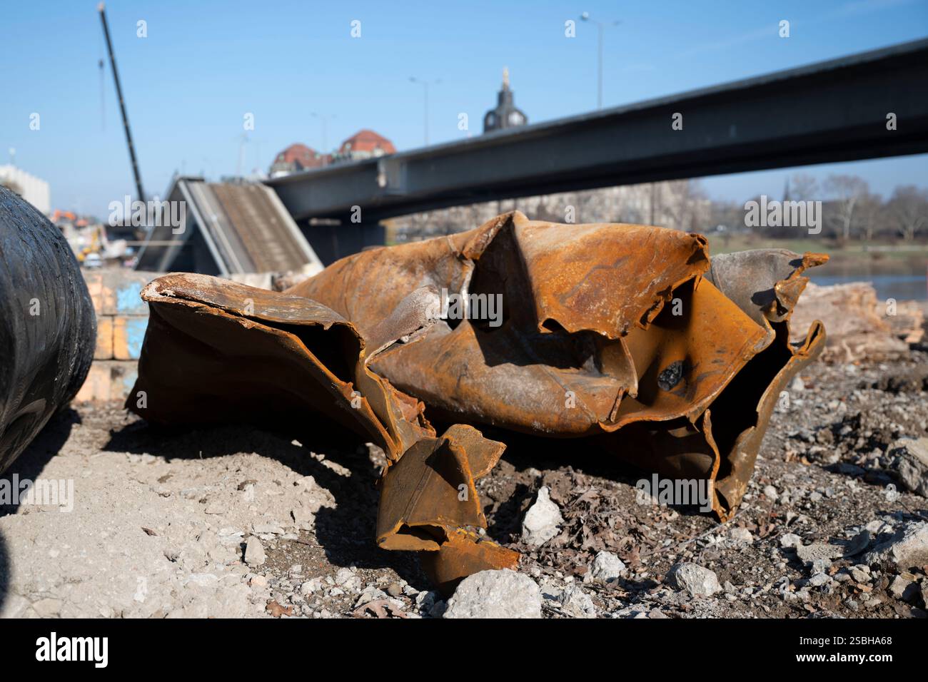 Dresden, Germany. 03rd Feb, 2025. A damaged pipe lies on the collapsed ...