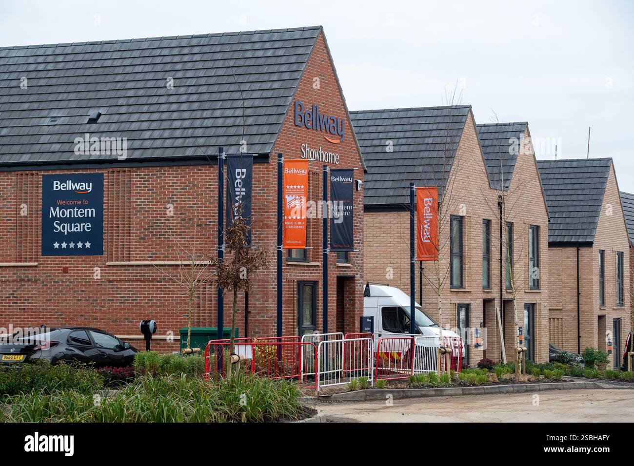 Slough, Berkshire, UK. 3rd February, 2025. Bellway Homes are building a ...