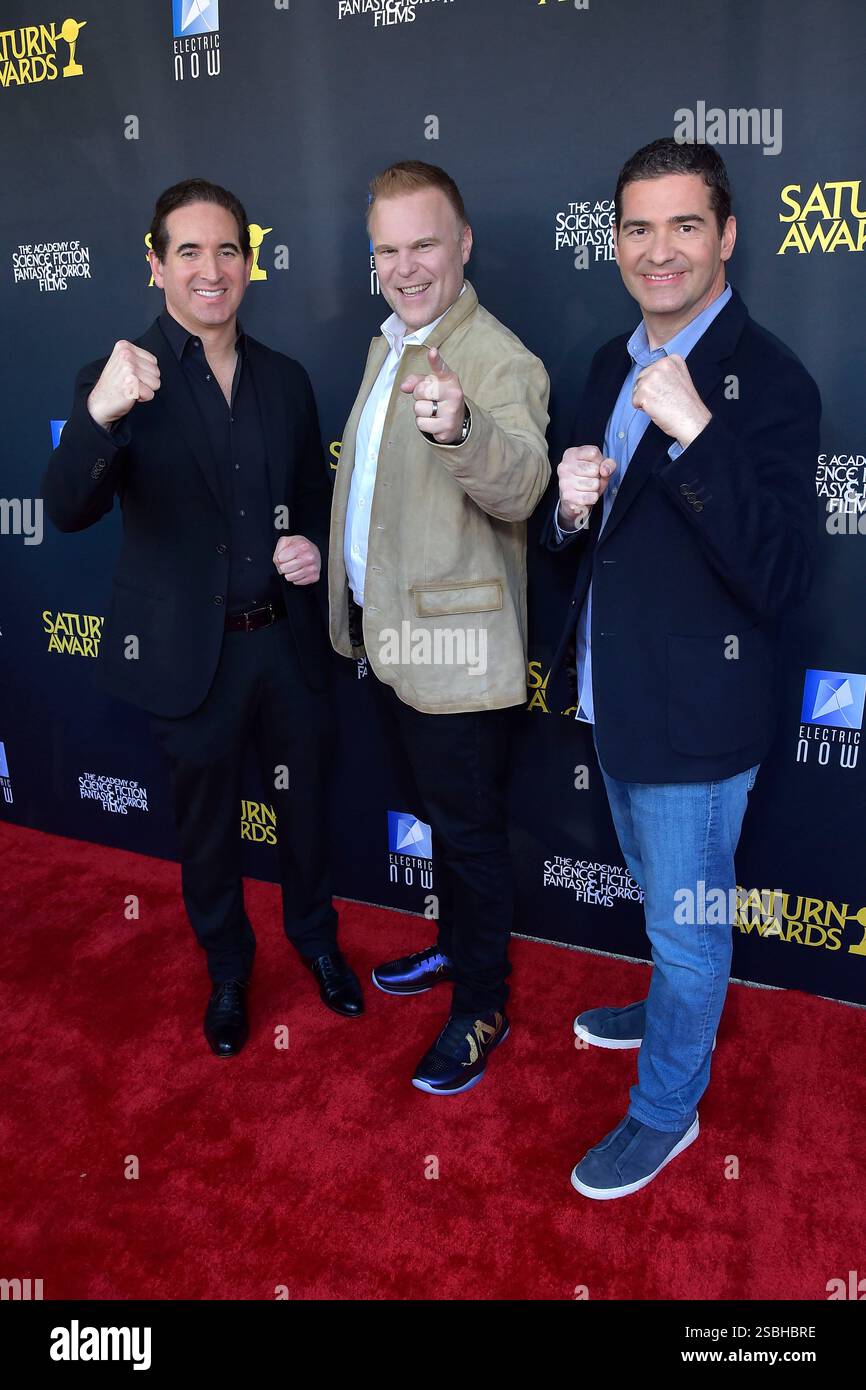 Hayden Schlossberg, Gast und Jon Hurwitz bei der Verleihung der 52. Saturn Awards 2025 im Hilton ...