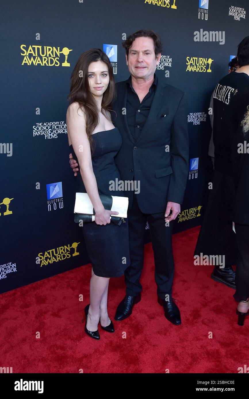 Annalee Fery mit Ehemann Henry Thomas bei der Verleihung der 52. Saturn ...