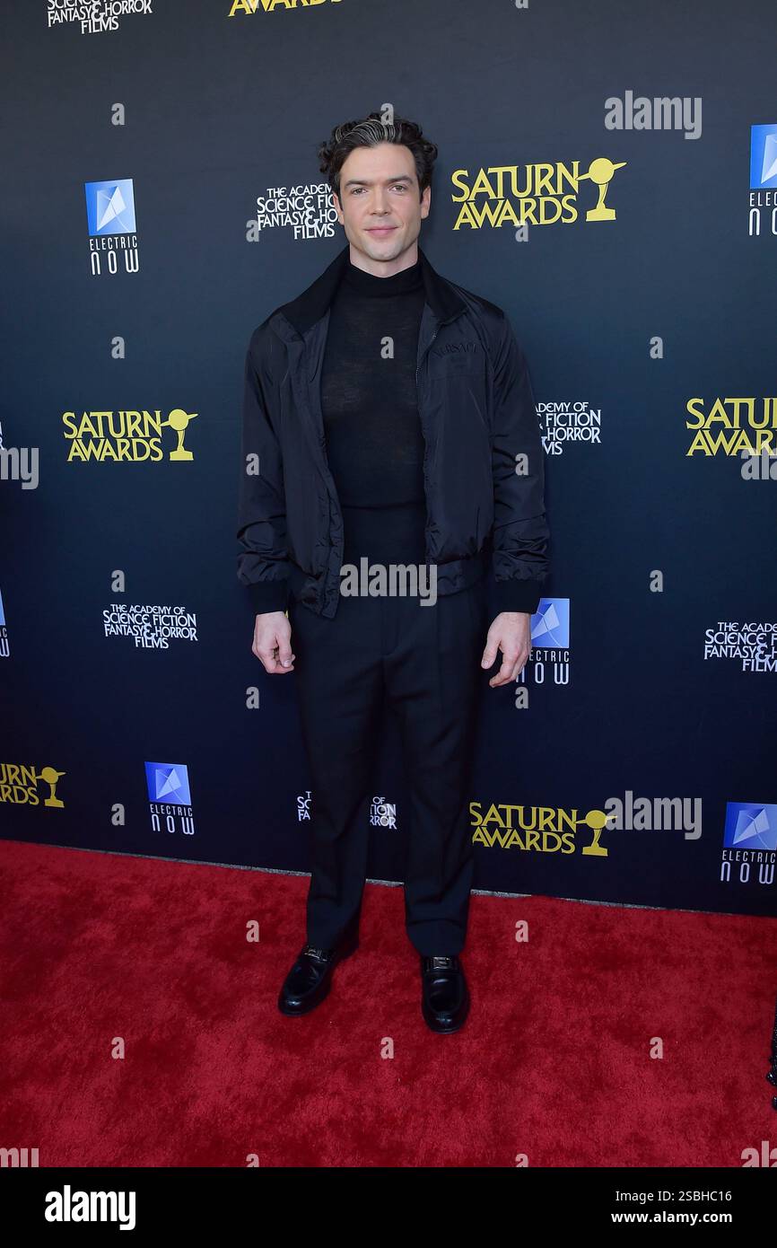 Ethan Peck bei der Verleihung der 52. Saturn Awards 2025 im Hilton Los ...