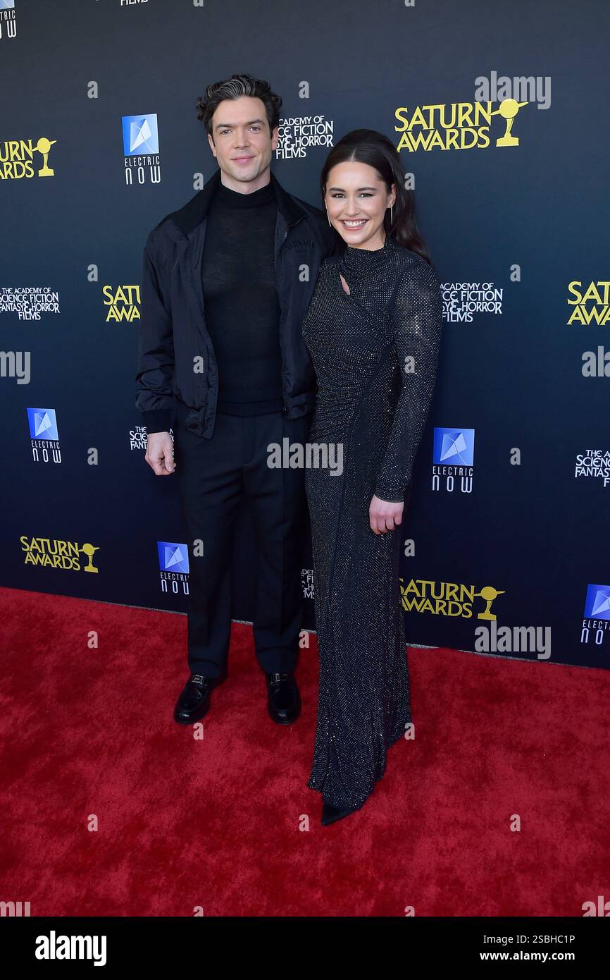 Ethan Peck und Christina Chong bei der Verleihung der 52. Saturn Awards ...