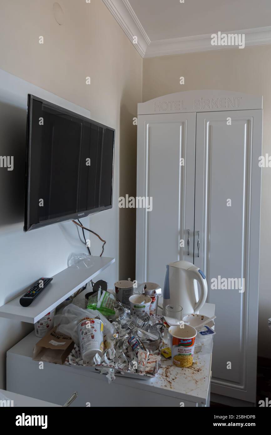 Dirty containers after the meal hi-res stock photography and images - Alamy