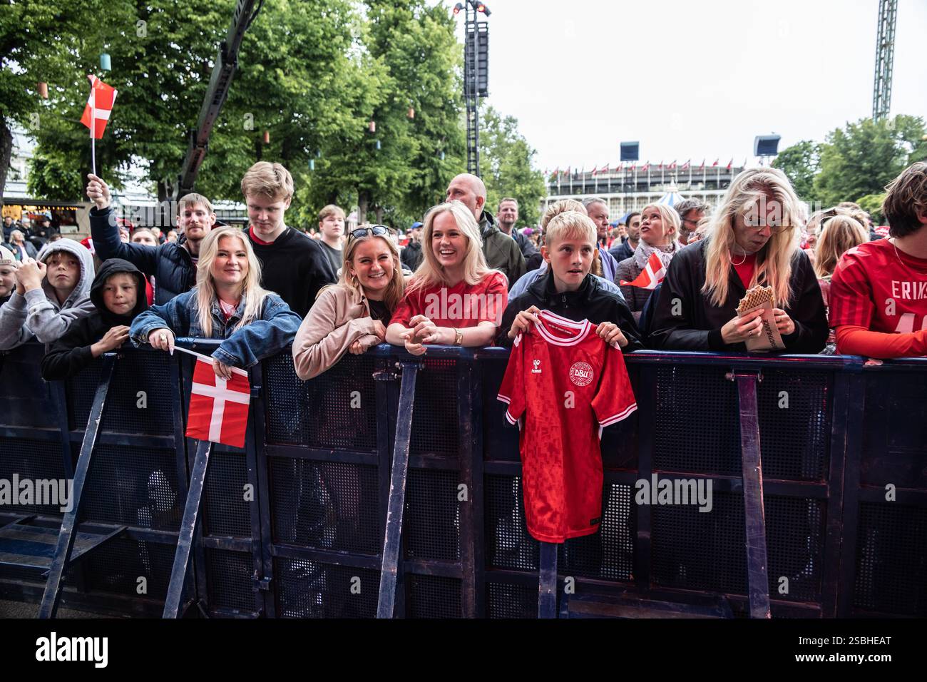 Danish fans in Tivoli. DBU, TV2 and Tivoli send the Danish men's ...