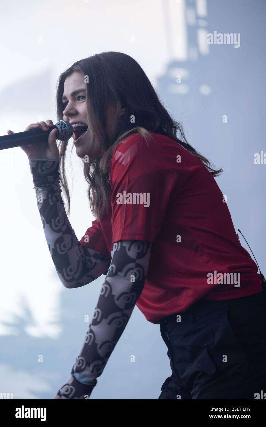 Pil performs on the stage in Tivoli. DBU, TV2 and Tivoli send the ...
