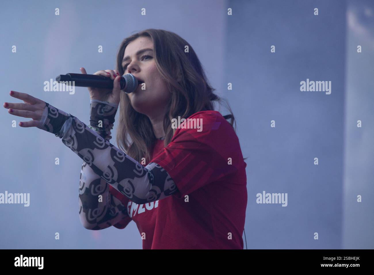 Pil performs on the stage in Tivoli. DBU, TV2 and Tivoli send the ...