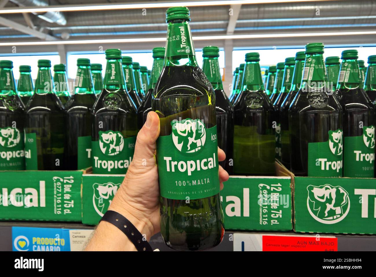 Cerveza Tropical - Bier von den Kanaren, Spanien. Tropical ist das ...