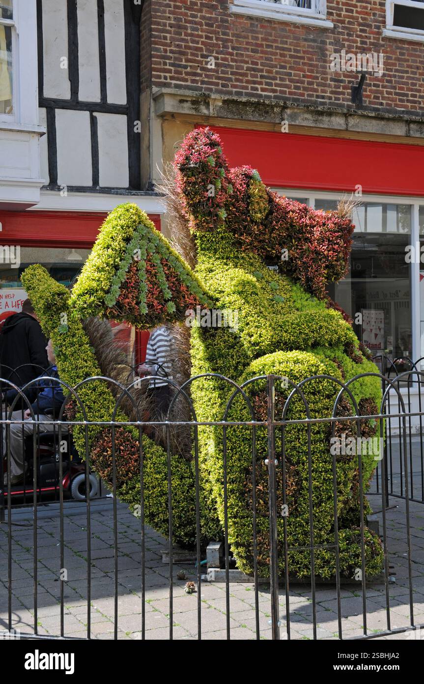 Dragon topiary hi-res stock photography and images - Alamy