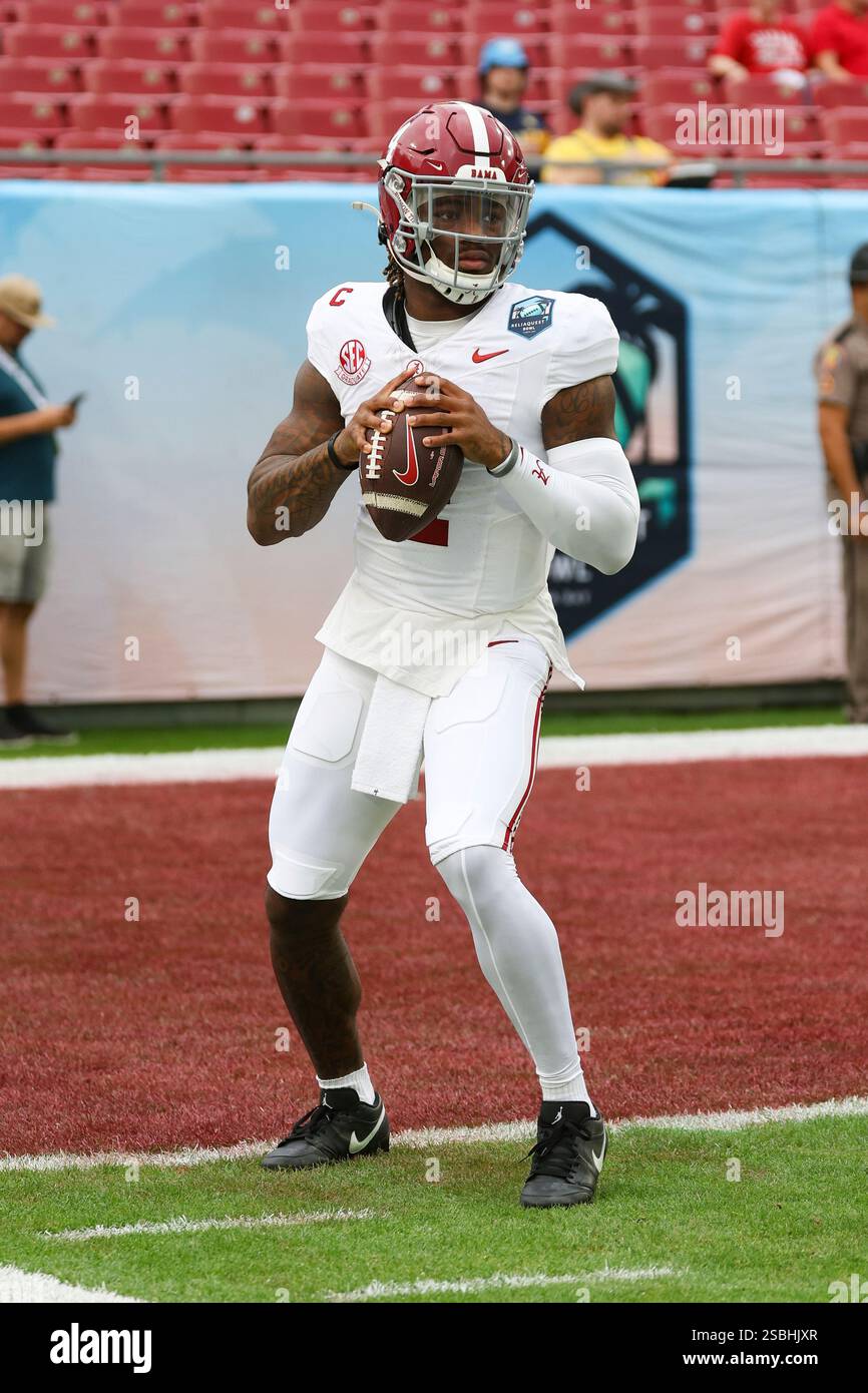 Alabama Crimson Tide quarterback Jalen Milroe (4) passes the ball ...
