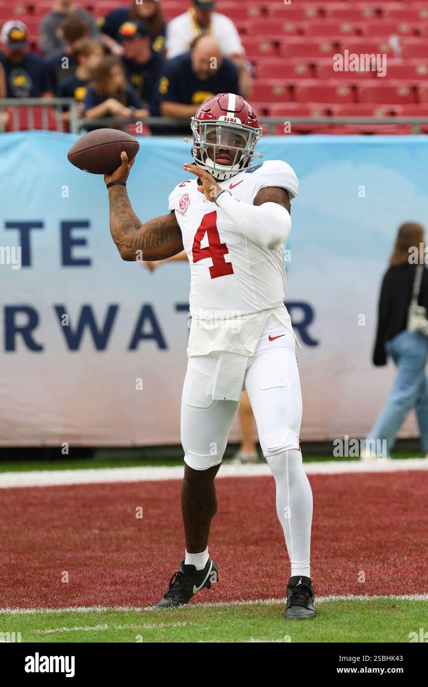 Alabama Crimson Tide quarterback Jalen Milroe (4) passes the ball ...