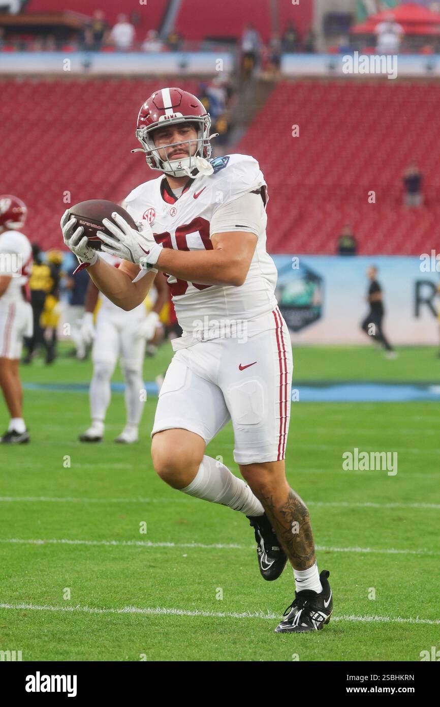 Alabama Crimson Tide tight end Josh Cuevas (80) carries the ball during ...