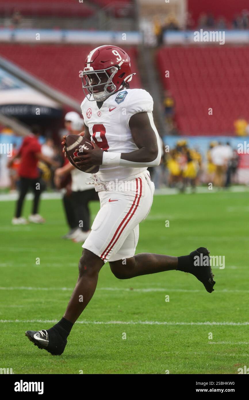 Alabama Crimson Tide running back Richard Young (9) carries the ball ...
