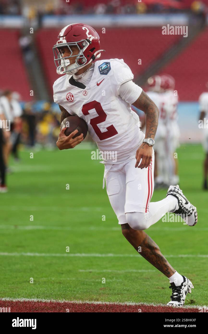 Alabama Crimson Tide wide receiver Ryan Williams (2) runs with the ball ...