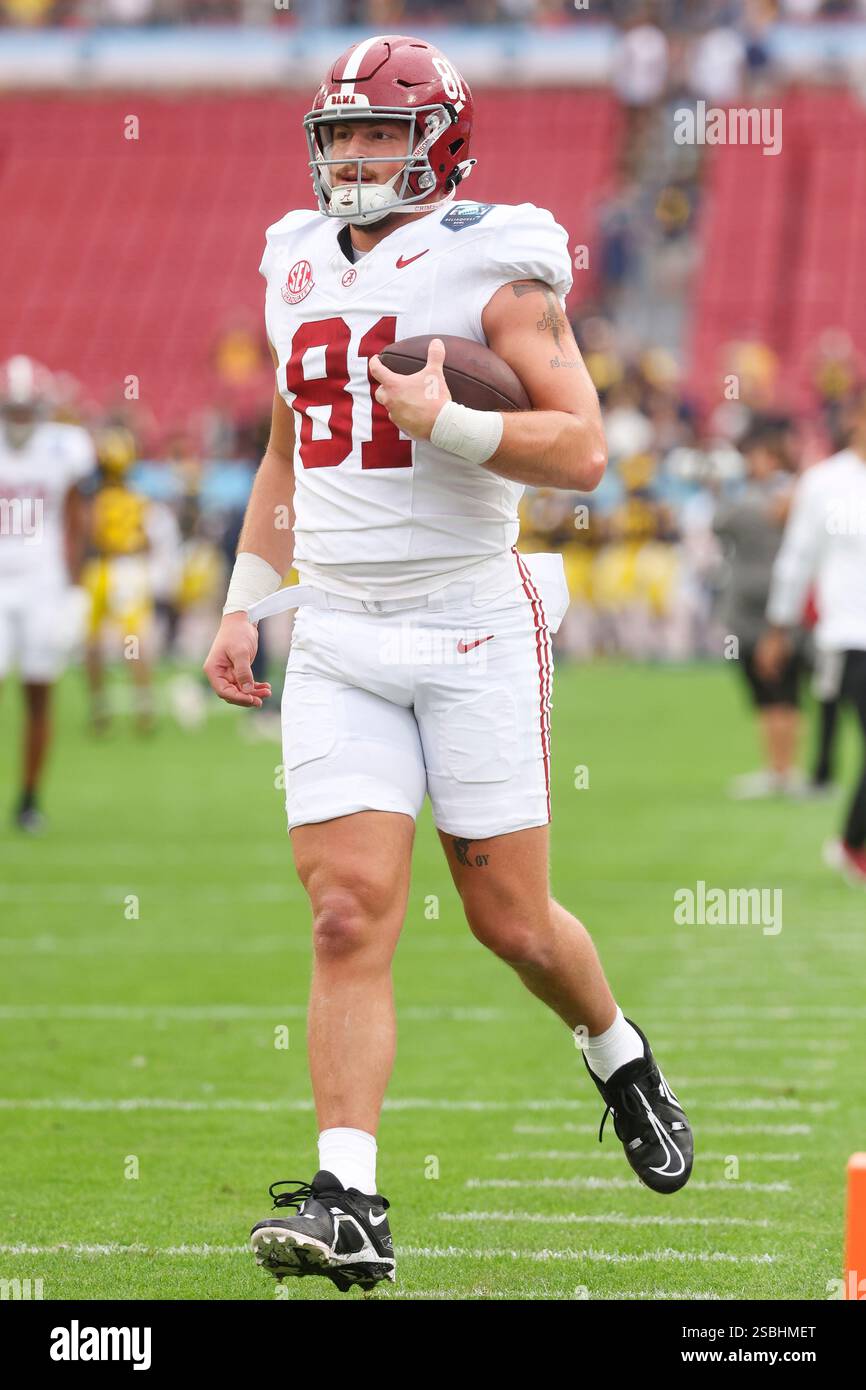 Alabama Crimson Tide tight end CJ Dippre (81) carries the ball during ...