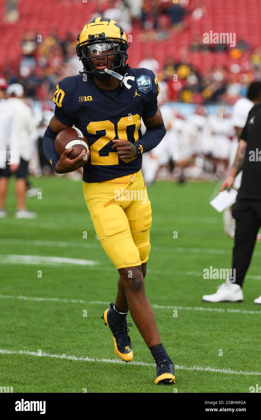 Michigan Wolverines running back Kalel Mullings (20) carries the ball ...