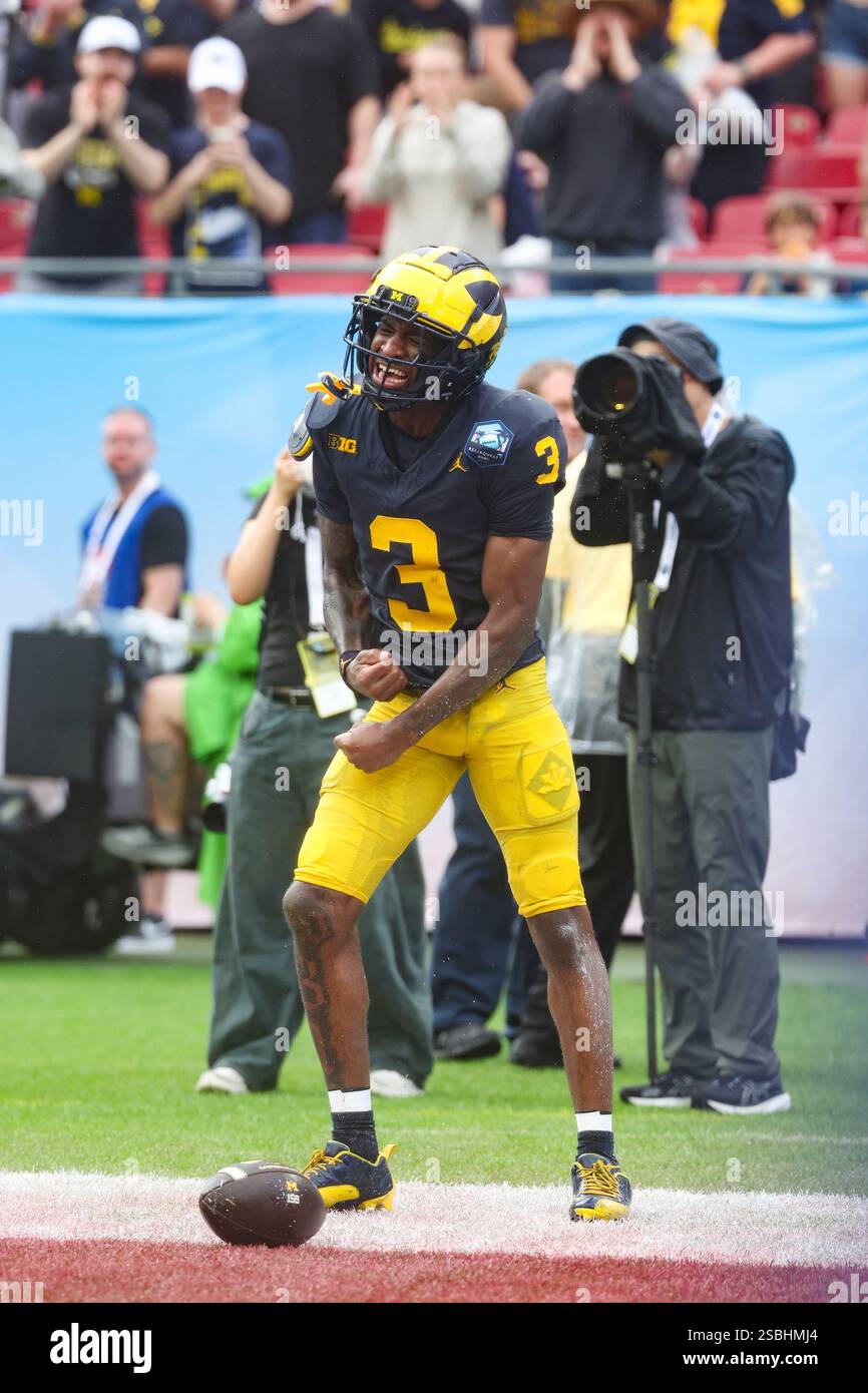 Michigan Wolverines defensive back Jaden Mangham (3) celebrate a ...