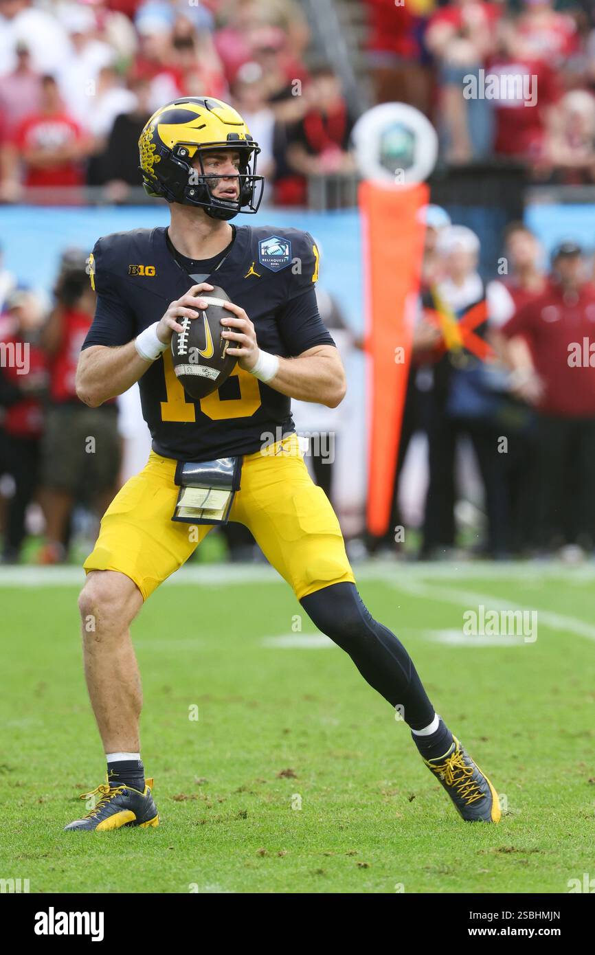 Michigan Wolverines quarterback Davis Warren (16) looks downfield for a ...