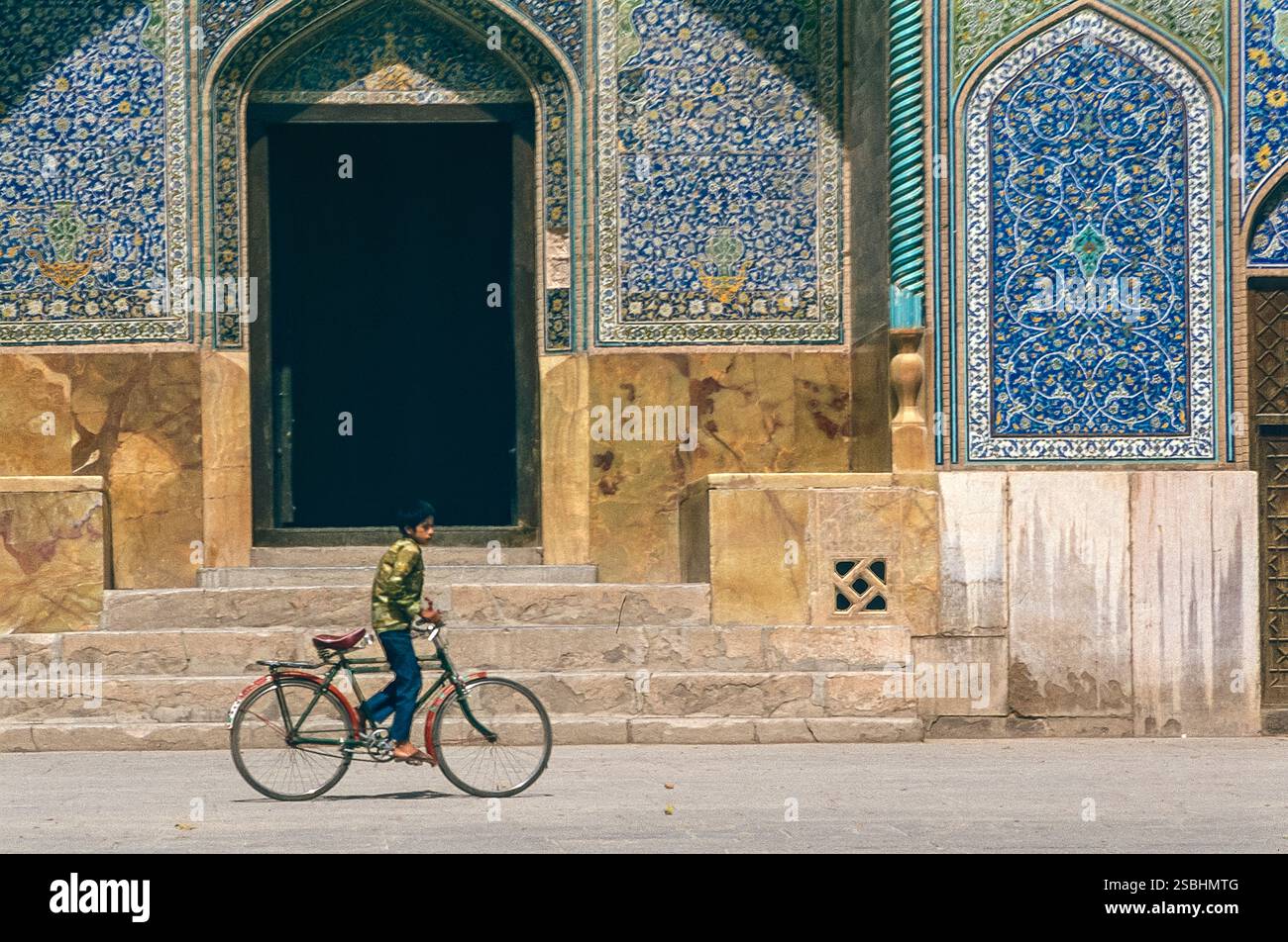 Street scene in Isfahan outside the Sheikh Lotfollah Mosque on the ...