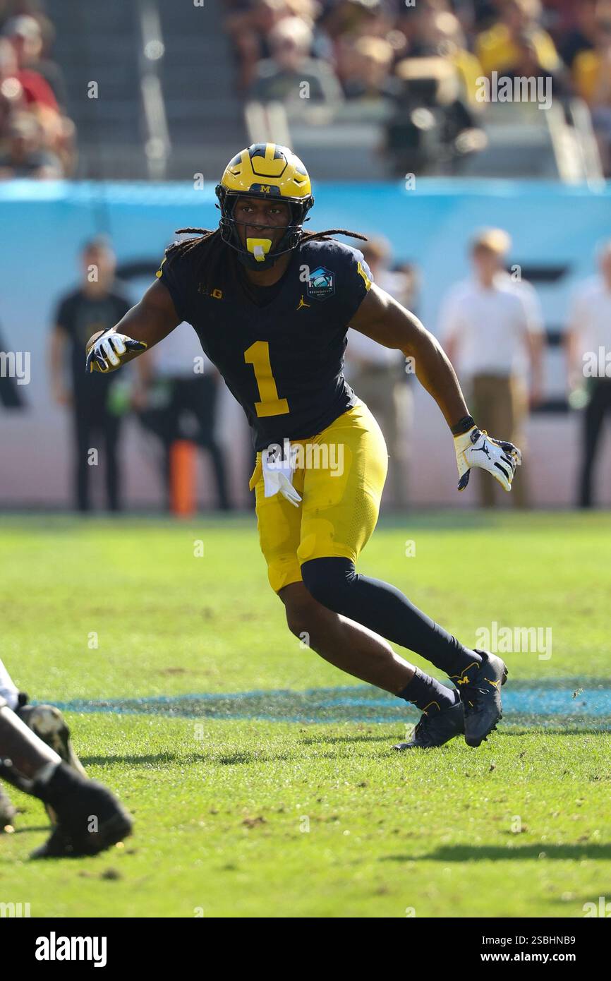 Michigan Wolverines linebacker Jaishawn Barham (1) takes a defensive ...
