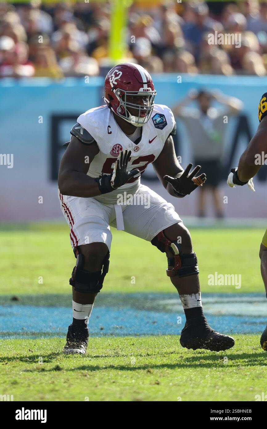 Alabama Crimson Tide offensive lineman Tyler Booker (52) blocks a ...