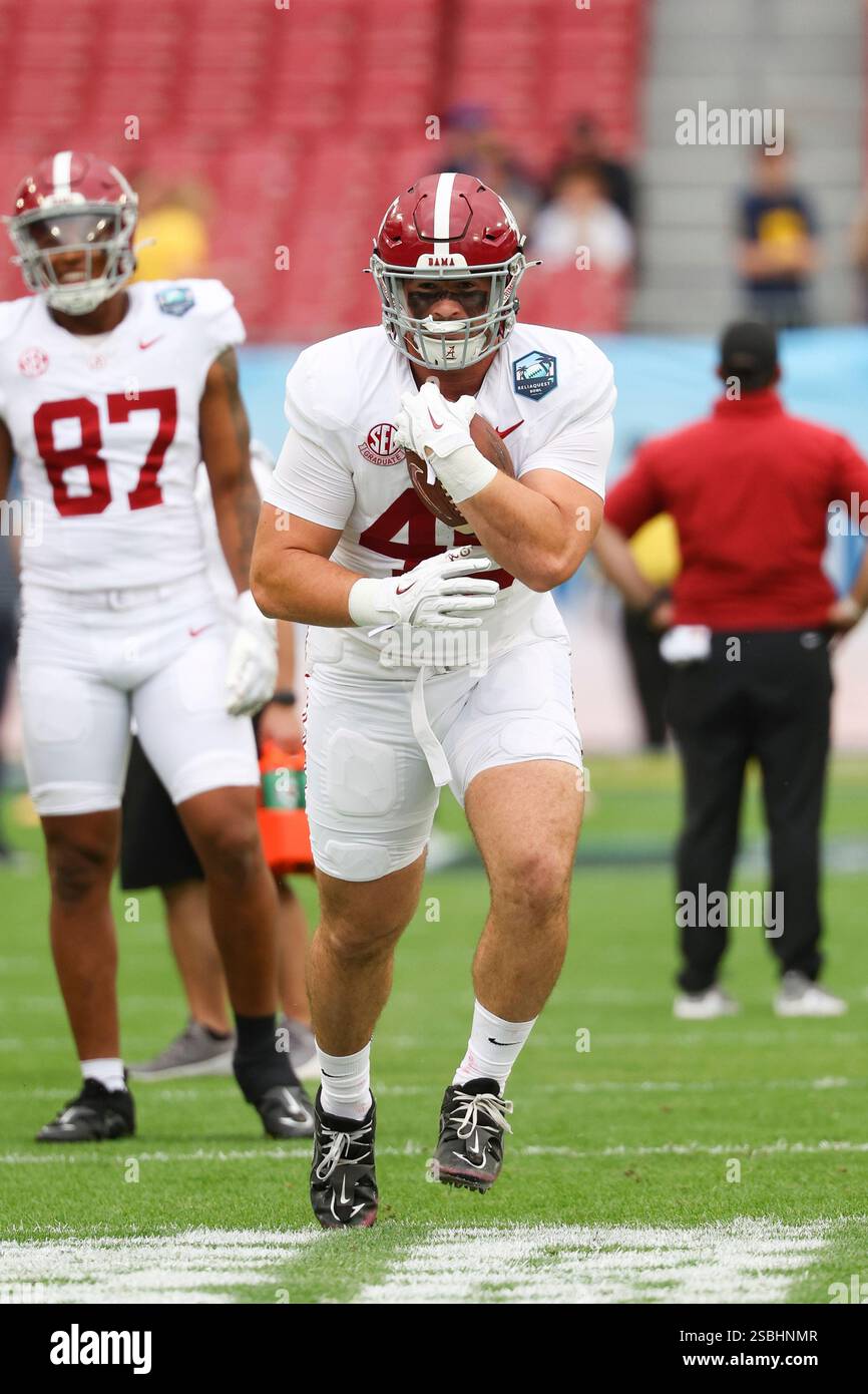 Alabama Crimson Tide tight end Robbie Ouzts (45) carries the ball ...