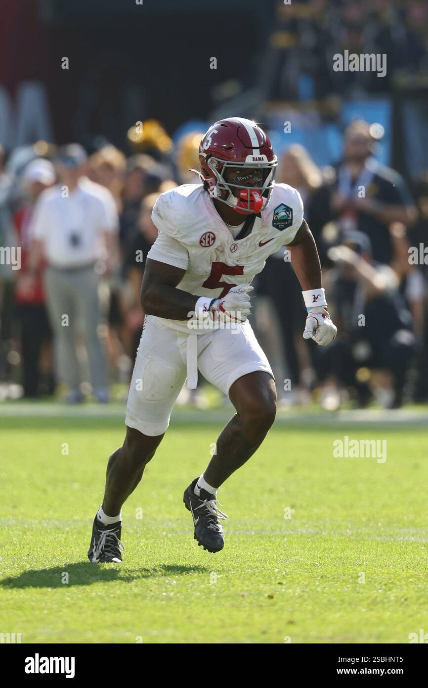 Alabama Crimson Tide wide receiver Germie Bernard (5) runs a passing ...