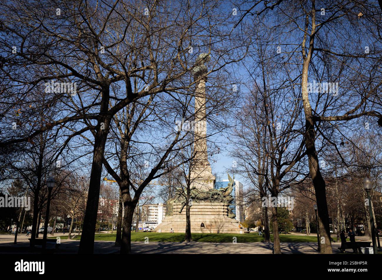 Porto, Portugal. 30th Dec, 2024. A view of the Monument to the Heroes ...