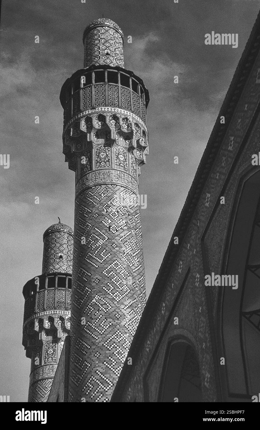 Isfahan mosque minaret Black and White Stock Photos & Images - Alamy