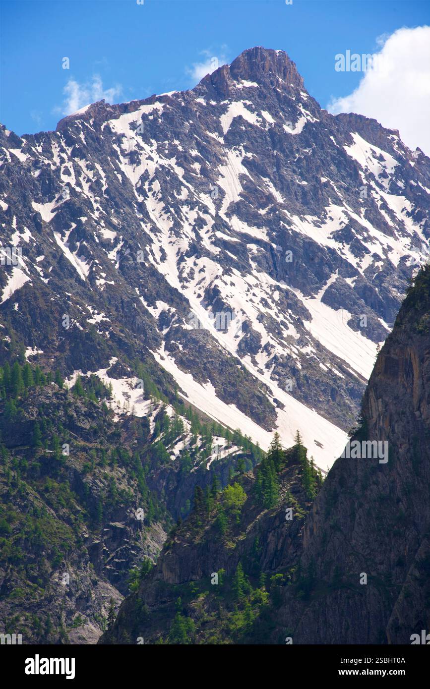 Alpine peaks surrounding the Vallouise valley just north of Ailefroide ...