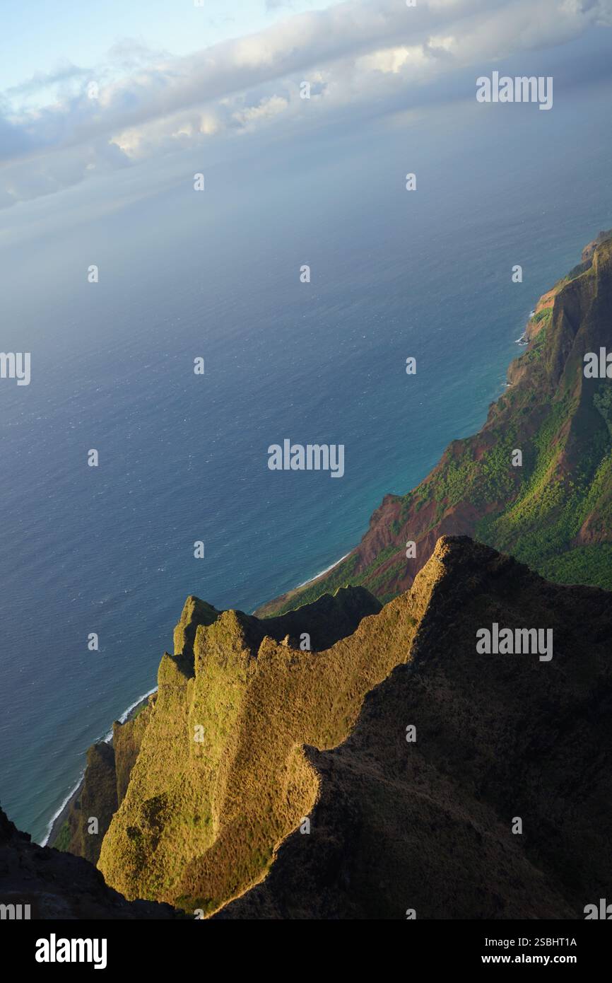 Breathtaking aerial view of Na Pali Coast, Kauai, Hawaii—rugged cliffs ...