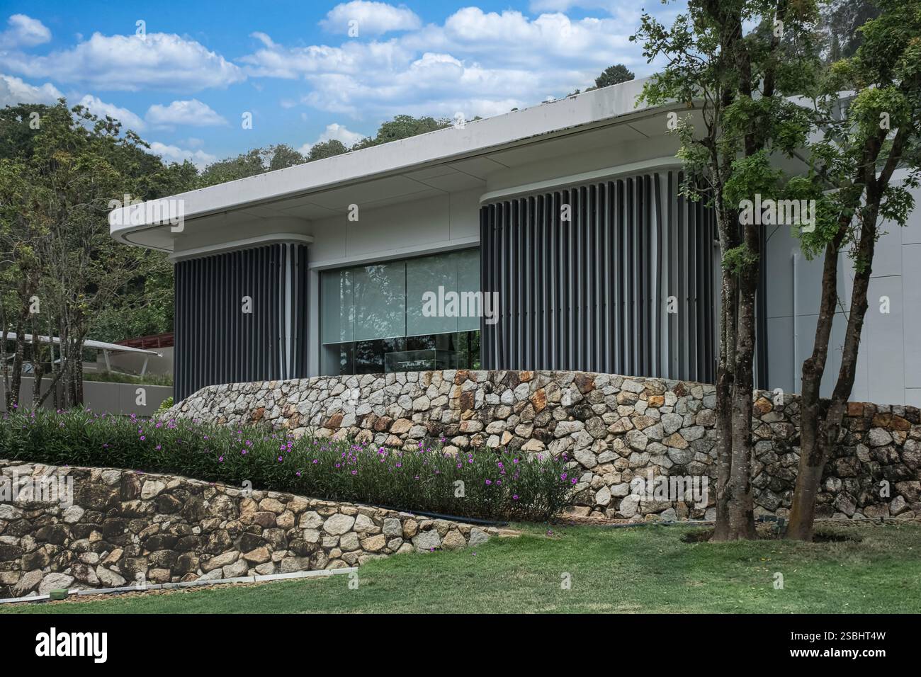 New homes facade exterior. Custom build home design. Modern ...