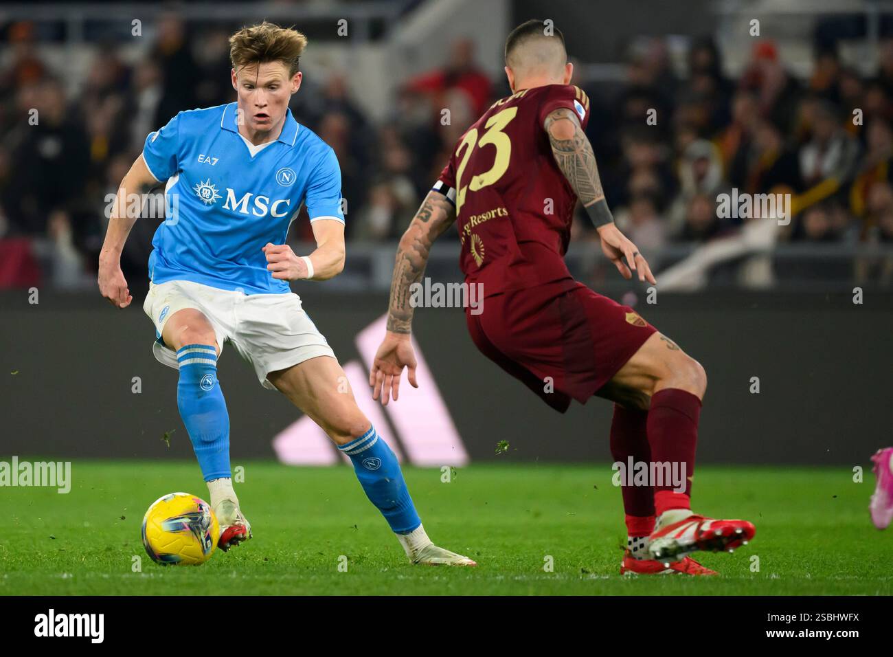 Scott McTominay of SSC Napoli and Gianluca Mancini of AS Roma during ...