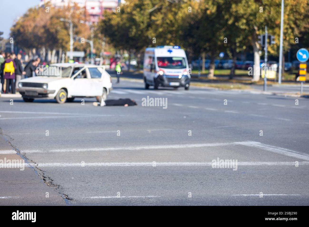 Emergency services scene critical hi-res stock photography and images ...