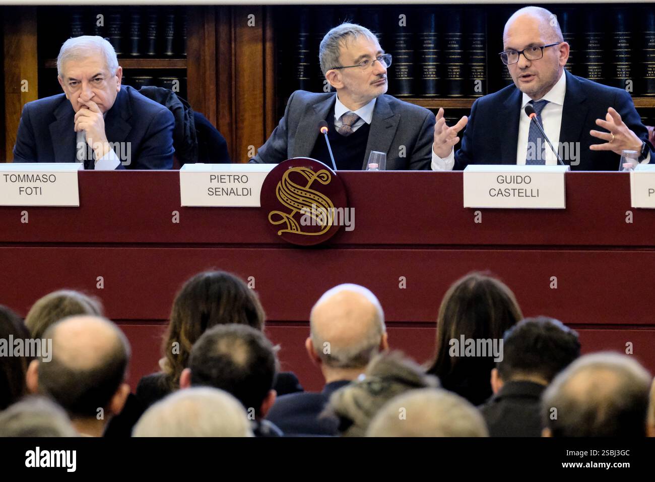 il ministro per le Politiche europee Tommaso Foti, il condirettore del ...