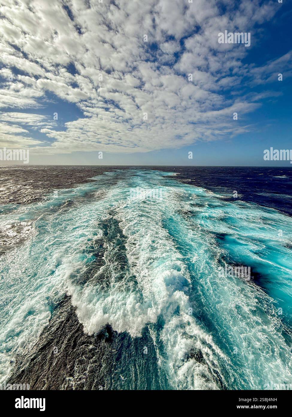 Sailing ship wake hi-res stock photography and images - Alamy