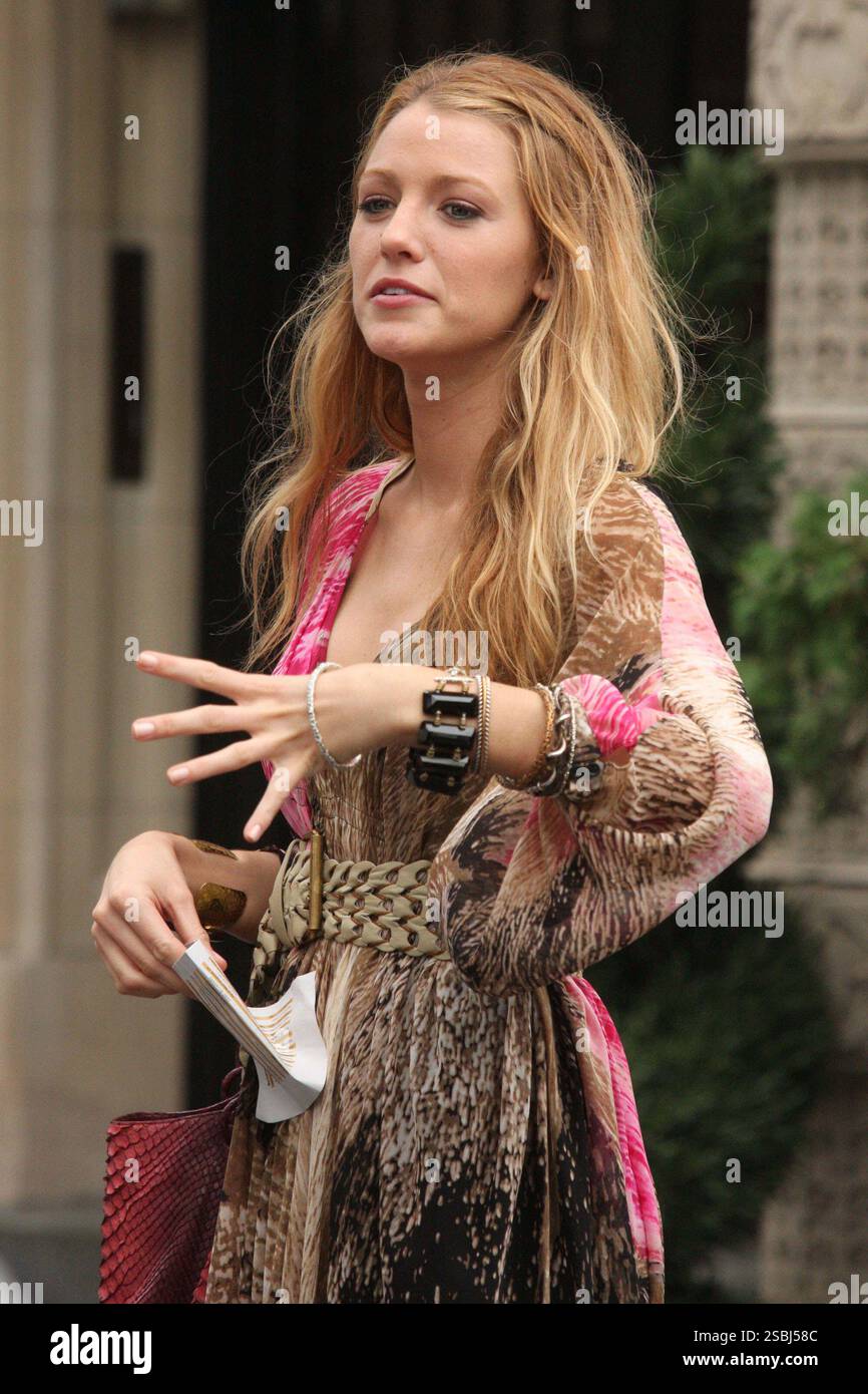 Blake Lively filming The CW's "Gossip Girl" in New York City on July 14 ...
