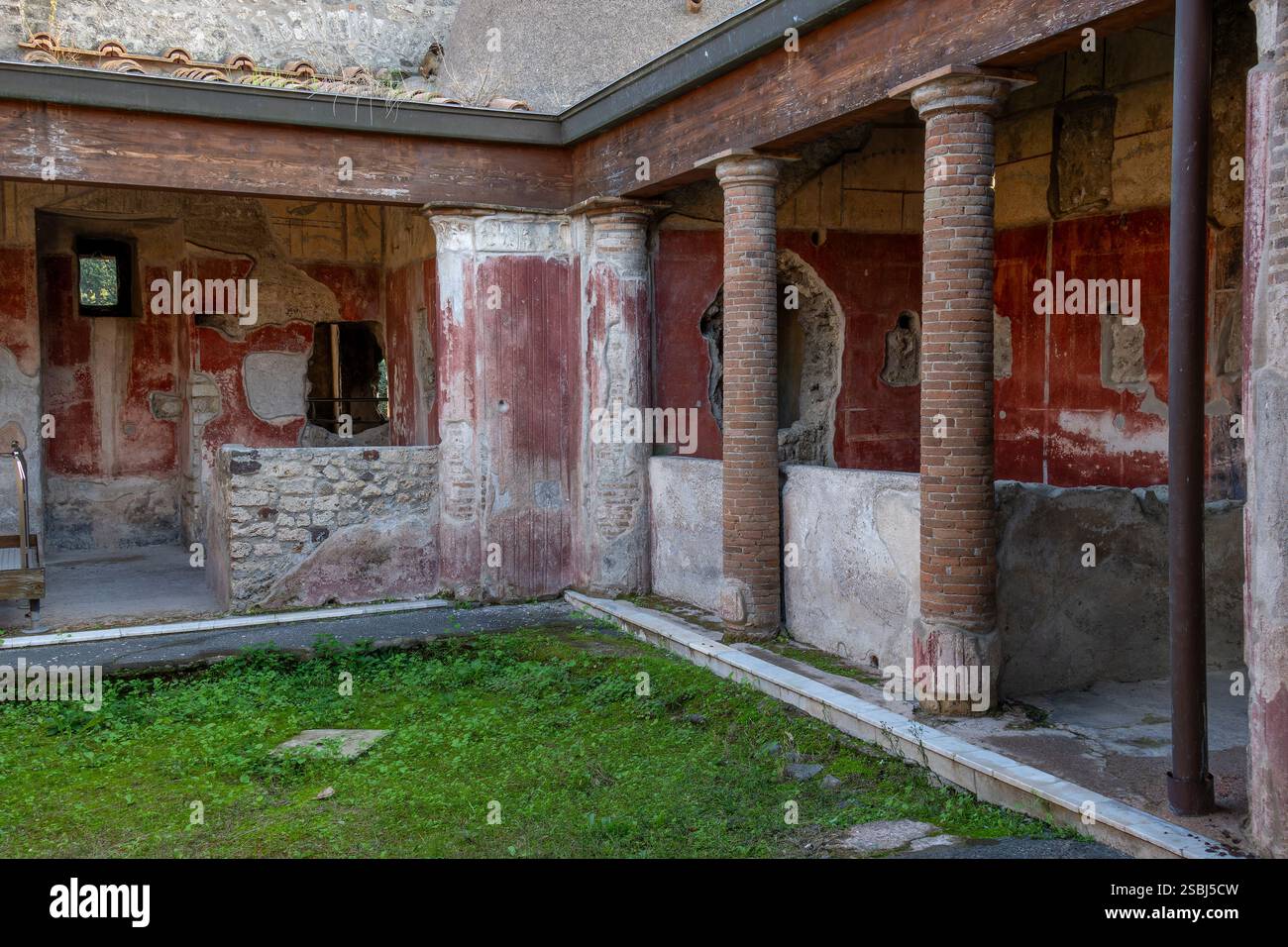 Atrium of the House of Julia Felix, Building II.4.3 in the ancient ...