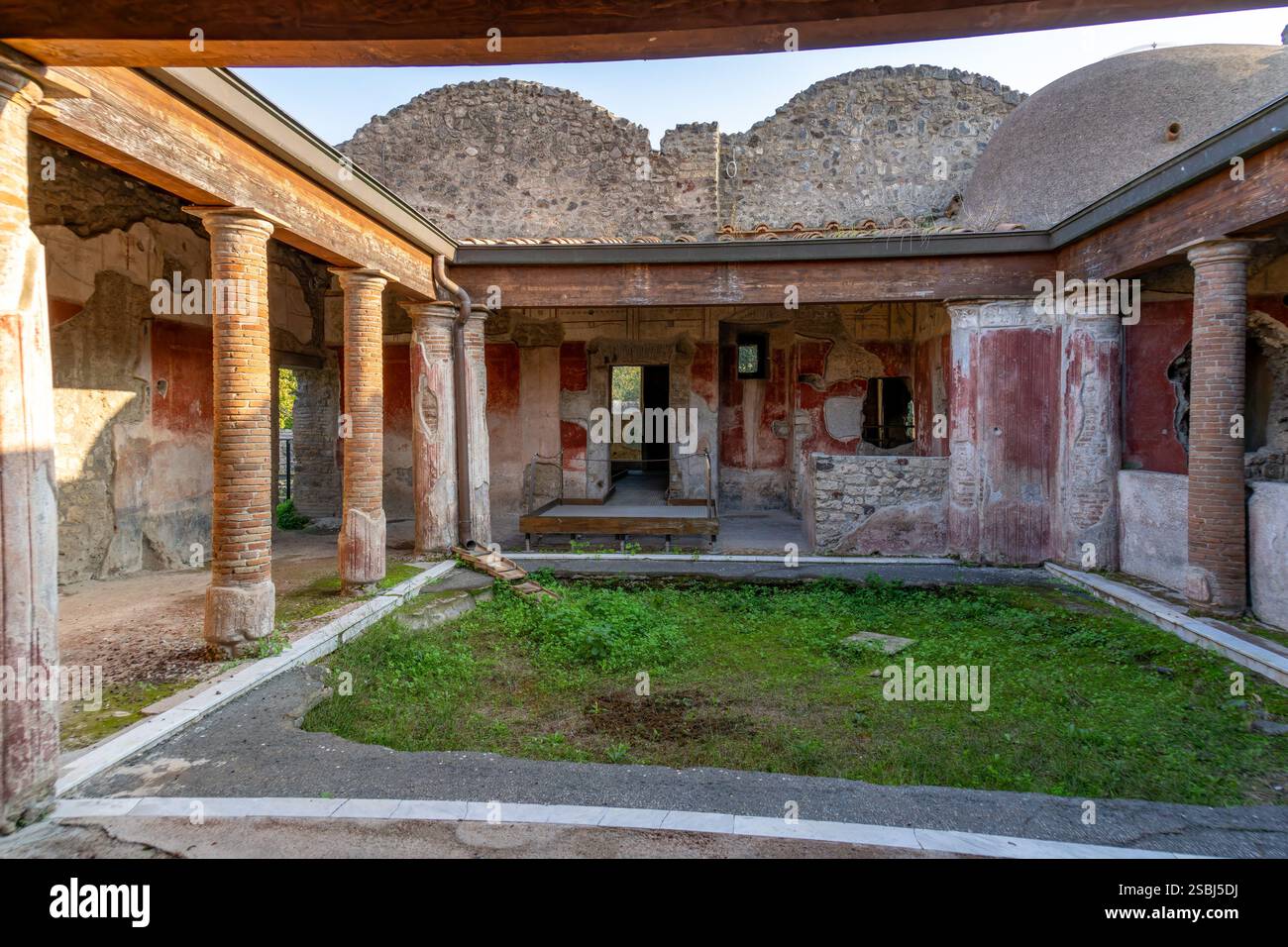 Atrium of the House of Julia Felix, Building II.4.3 in the ancient ...