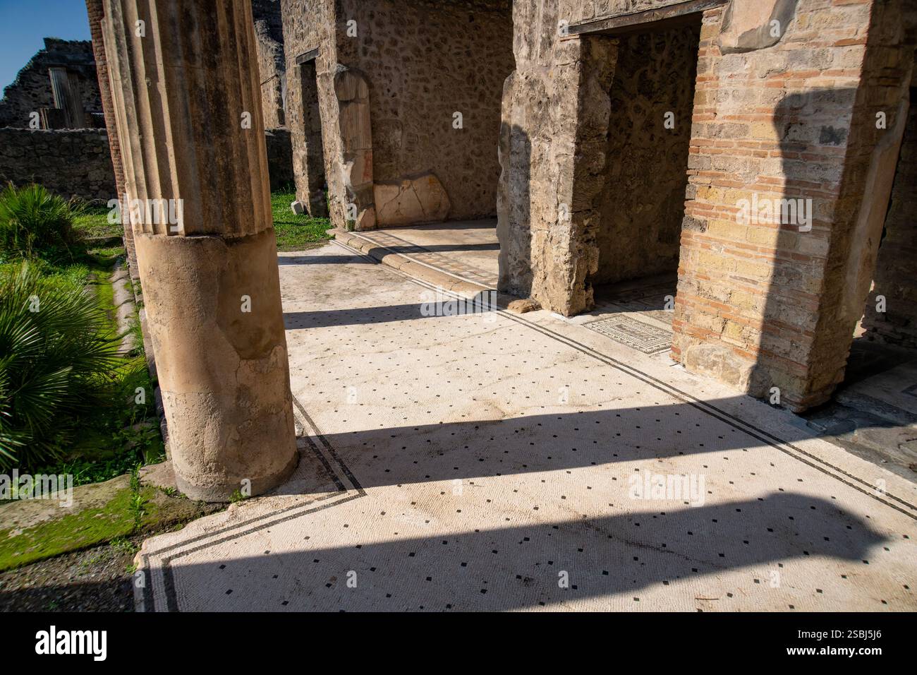 Pompeii floor tiles hi-res stock photography and images - Alamy
