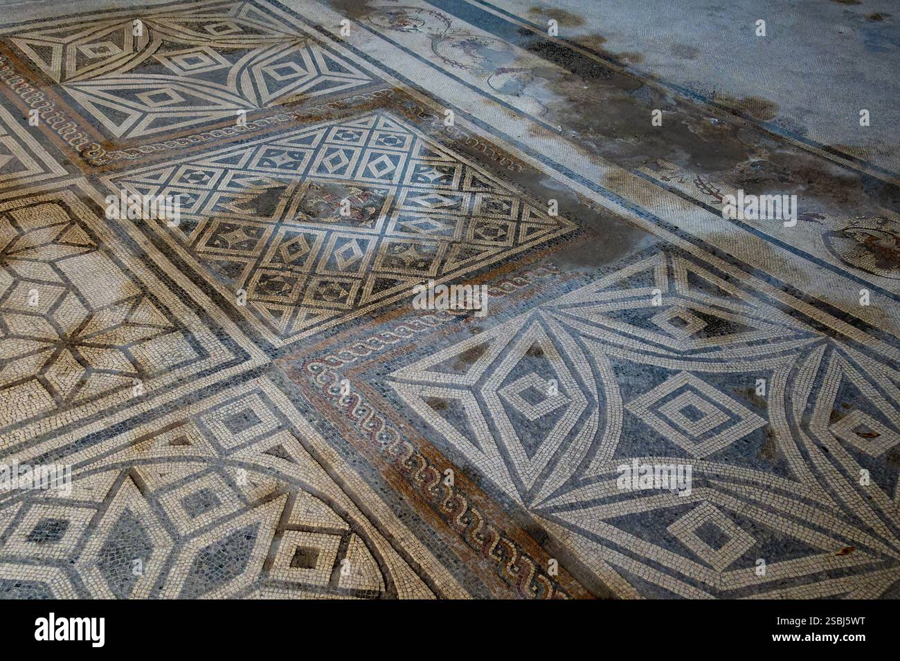 Pompeii floor tiles hi-res stock photography and images - Alamy